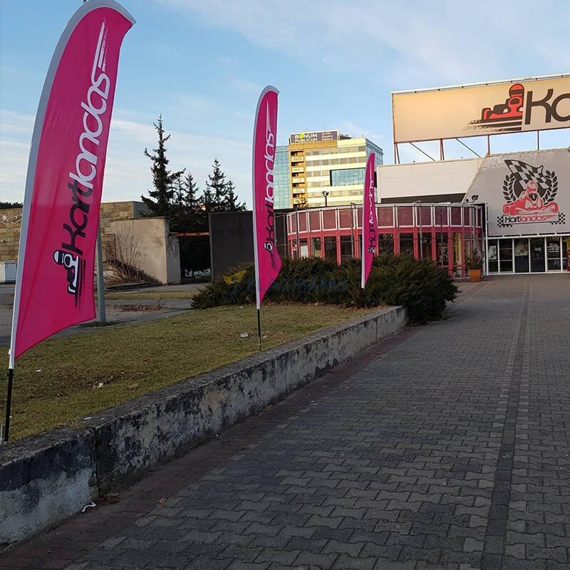 Reklāmas karogs Concave, pasūti reklāmas karogu tiešsaistē!