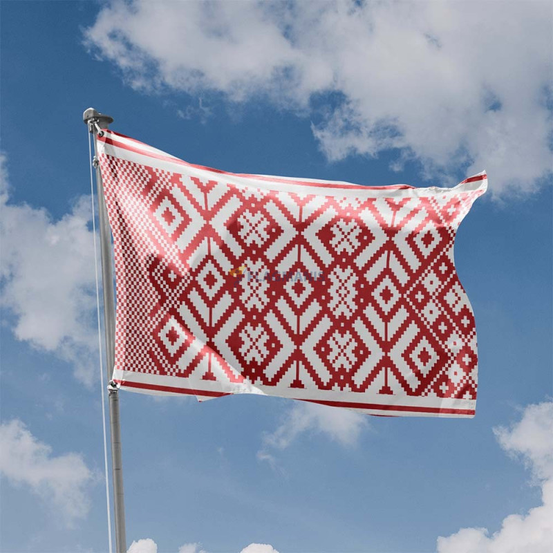 Latvijas karogs ar etniskiem rakstiem, pasūtiet karogu internetā!